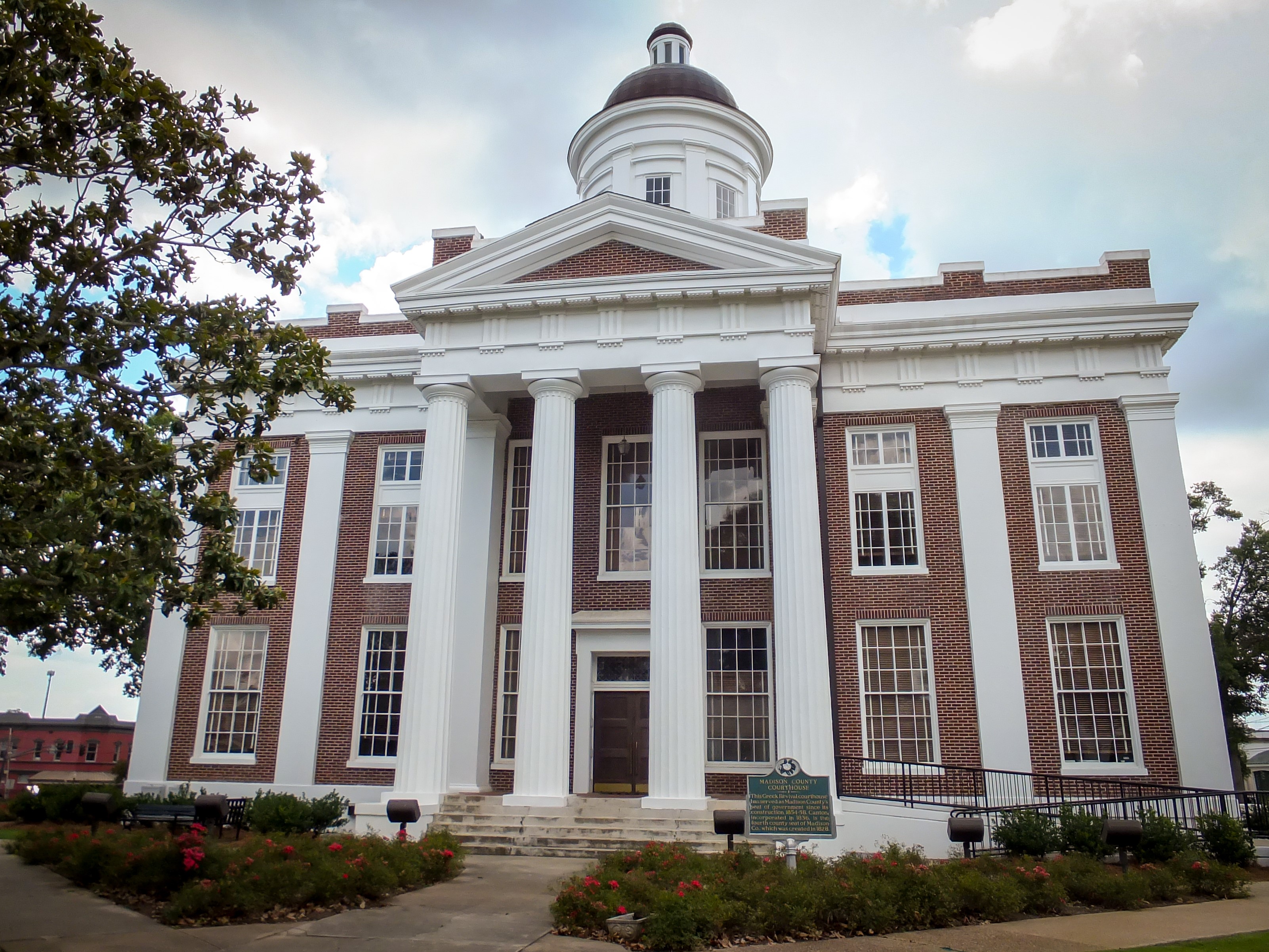 Locations Hub - Madison County Courthouse - Canton