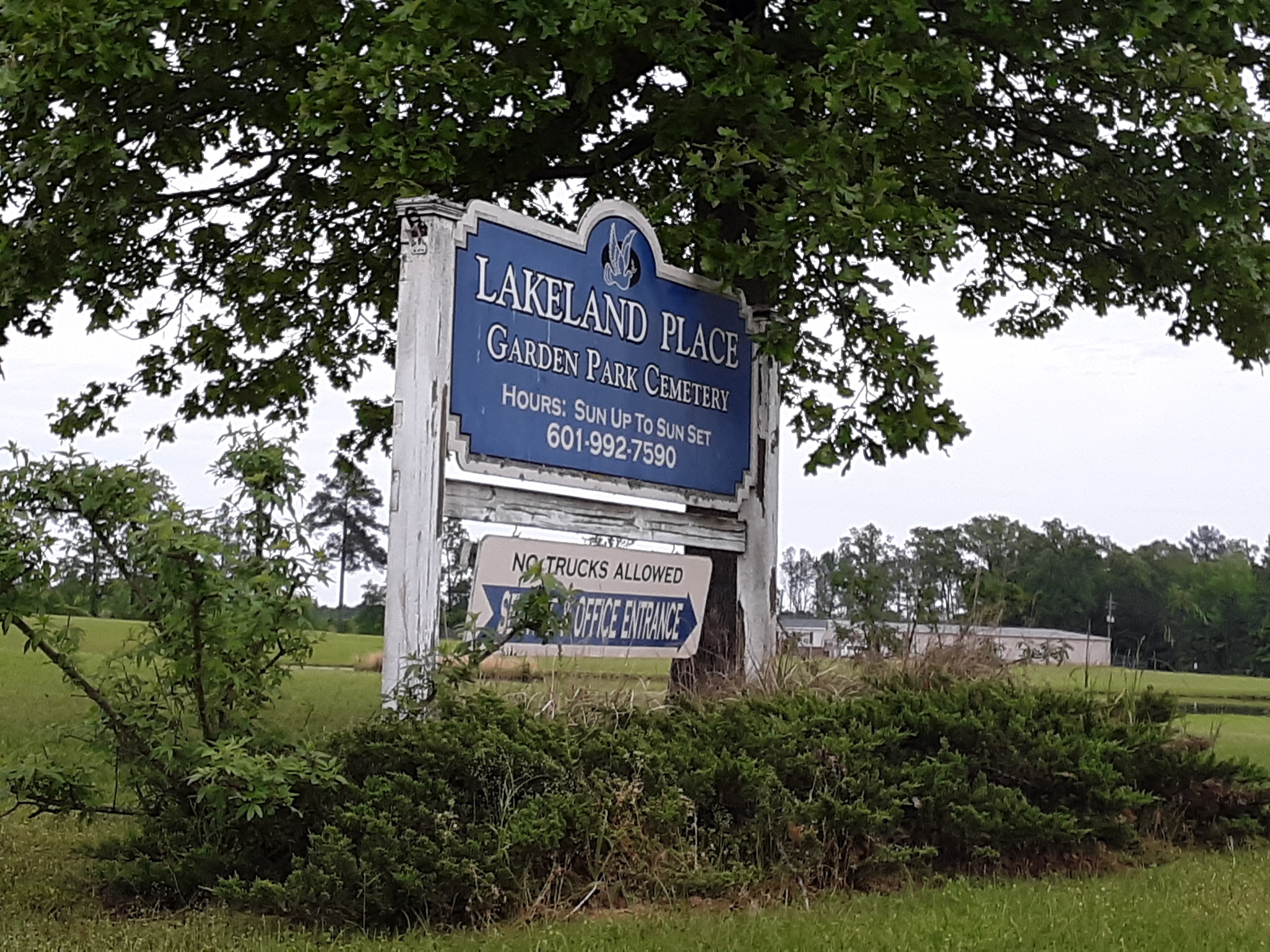Locations Hub - Lakeland Place Garden Park Cemetery